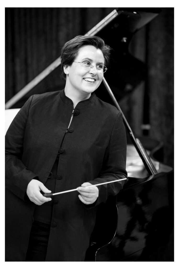 Marit Strindlund (conductor) - Crescendi Artists